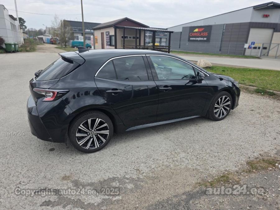 Black Toyota Corolla 2022 in Tallinn, with an engine capacity of 1.20 L and mileage of 36 thousand km for 21900 €, photo 6 on AUTOMOTO.COM.LV