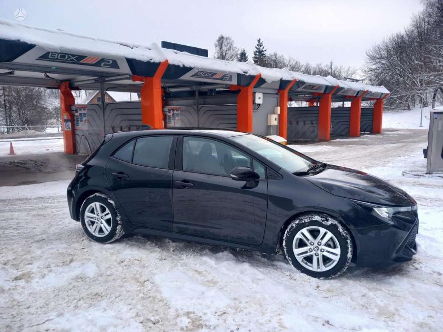 Black Toyota Corolla 2022 in Vilnius, with an engine capacity of 1.80 L and mileage of 44 thousand km for 16200 €, photo 2 on AUTOMOTO.COM.LV