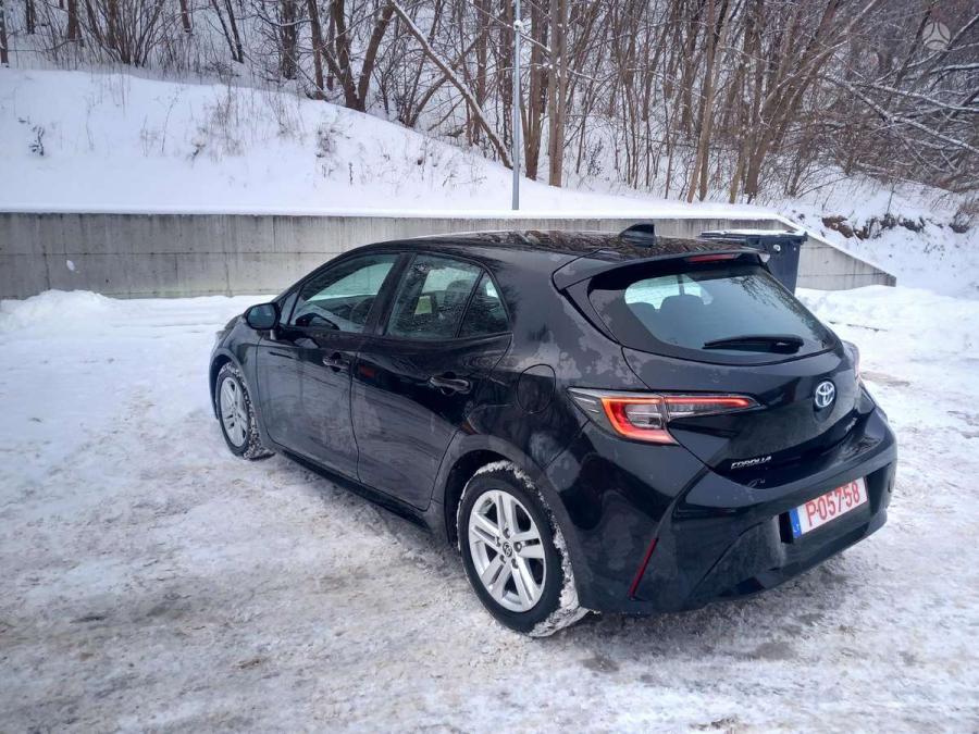 Black Toyota Corolla 2022 in Vilnius, with an engine capacity of 1.80 L and mileage of 44 thousand km for 16200 €, photo 5 on AUTOMOTO.COM.LV