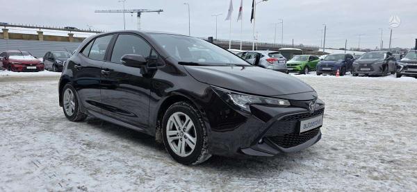 Black Toyota Corolla 2022 in Vilnius, with an engine capacity of 1.20 L and mileage of 47 thousand km for 16750 €, photo 3 on AUTOMOTO.COM.LV