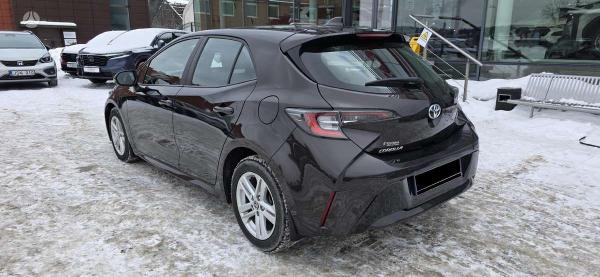 Black Toyota Corolla 2022 in Vilnius, with an engine capacity of 1.20 L and mileage of 47 thousand km for 16750 €, photo 4 on AUTOMOTO.COM.LV
