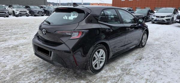 Black Toyota Corolla 2022 in Vilnius, with an engine capacity of 1.20 L and mileage of 47 thousand km for 16750 €, photo 5 on AUTOMOTO.COM.LV