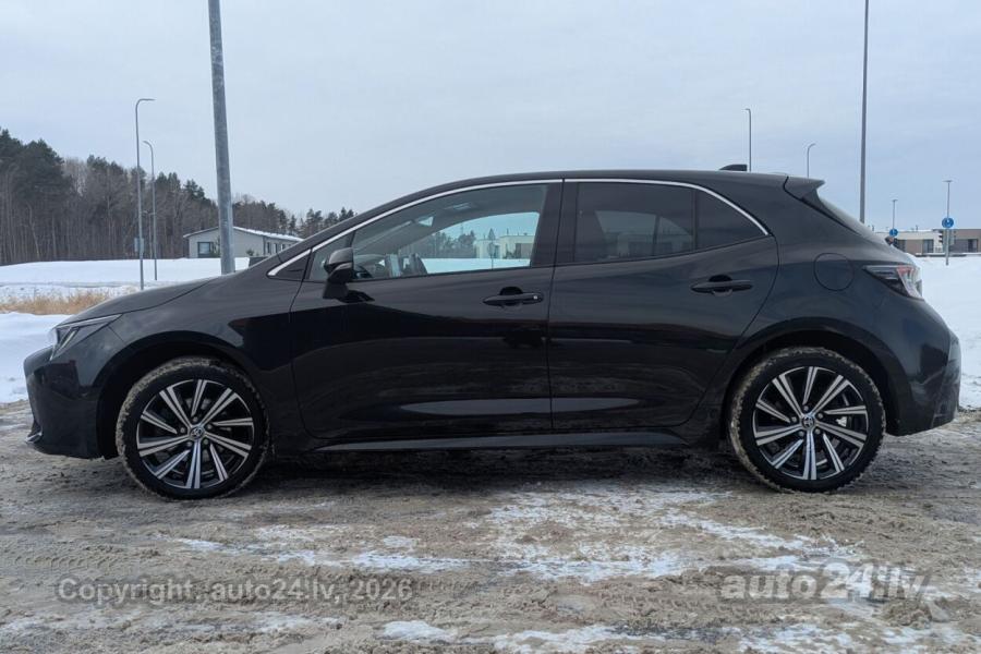 Melns Toyota Corolla 2022 Tallina, ar dzinēja tilpumu 2.00 L un nobraukumu 90 tūkst. km par 17990 €, foto 3 vietnē AUTOMOTO.COM.LV