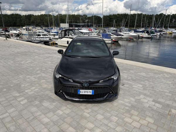 Black Toyota Corolla 2022 in Kaunas, with an engine capacity of 1.80 L and mileage of 88 thousand km for 16800 €, photo 3 on AUTOMOTO.COM.LV