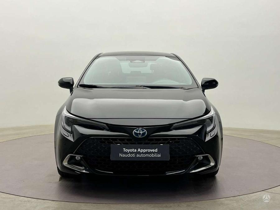Melns Toyota Corolla 2023 Panevēža, ar dzinēja tilpumu 1.80 L un nobraukumu 54 tūkst. km par 21990 €, foto 2 vietnē AUTOMOTO.COM.LV