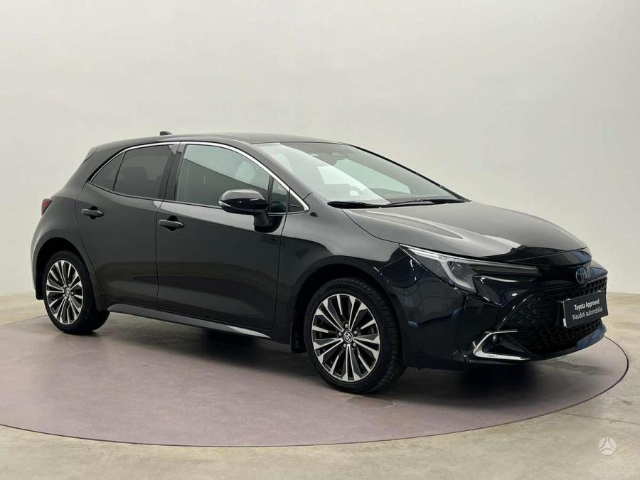 Melns Toyota Corolla 2023 Panevēža, ar dzinēja tilpumu 1.80 L un nobraukumu 54 tūkst. km par 21990 €, foto 3 vietnē AUTOMOTO.COM.LV