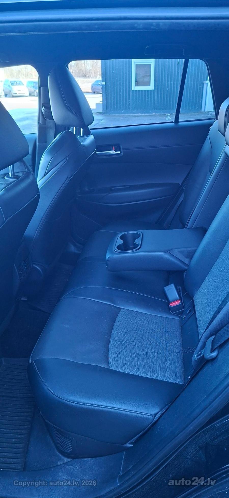 Black Toyota Corolla 2023 in Viljandi, with an engine capacity of 2.00 L and mileage of 54 thousand km for 29500 €, photo 4 on AUTOMOTO.COM.LV