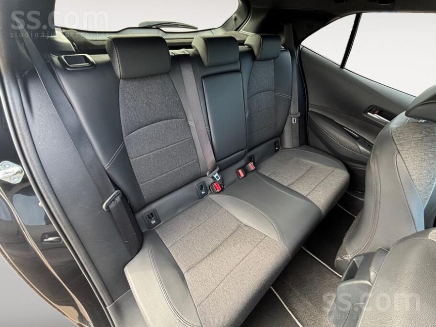 Black Toyota Corolla 2023 in Riga, with an engine capacity of 1.80 L and mileage of 44 thousand km for 22700 €, photo 7 on AUTOMOTO.COM.LV
