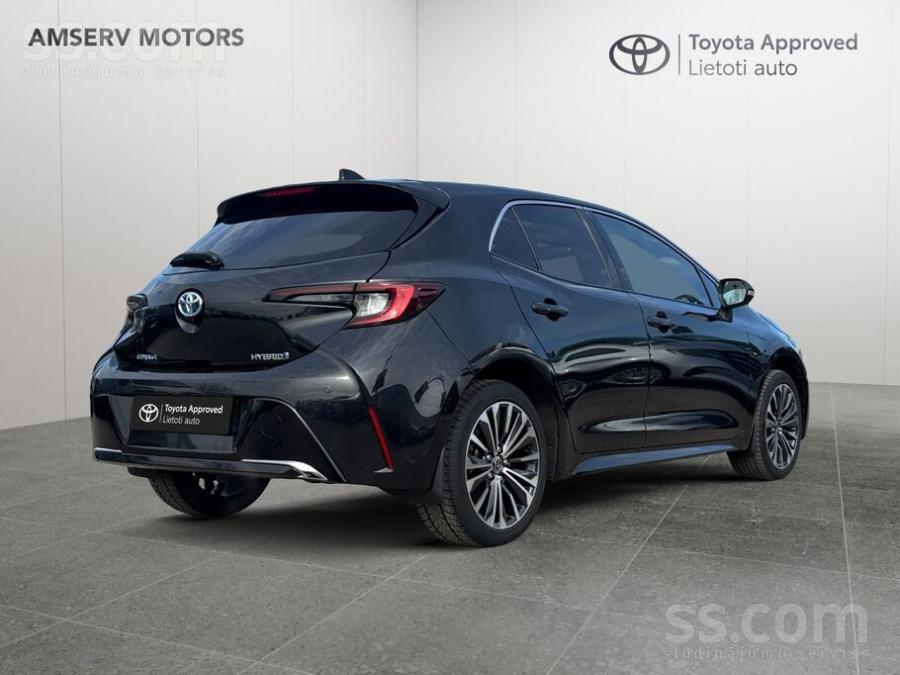 Black Toyota Corolla 2023 in Riga, with an engine capacity of 1.80 L and mileage of 61 thousand km for 22500 €, photo 3 on AUTOMOTO.COM.LV