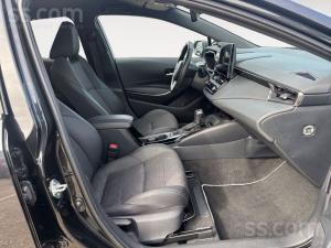 Black Toyota Corolla 2023 in Riga, with an engine capacity of 1.80 L and mileage of 61 thousand km for 22500 €, photo 7 on AUTOMOTO.COM.LV