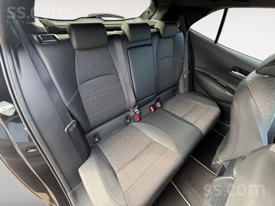 Black Toyota Corolla 2023 in Riga, with an engine capacity of 1.80 L and mileage of 61 thousand km for 22500 €, photo 8 on AUTOMOTO.COM.LV