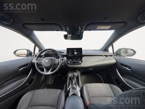 Black Toyota Corolla 2023 in Riga, with an engine capacity of 1.80 L and mileage of 61 thousand km for 22500 €, photo 9 on AUTOMOTO.COM.LV