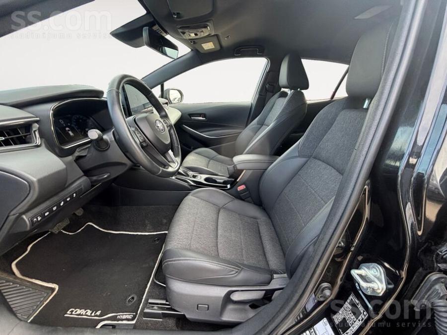 Black Toyota Corolla 2023 in Riga, with an engine capacity of 1.80 L and mileage of 61 thousand km for 22500 €, photo 12 on AUTOMOTO.COM.LV