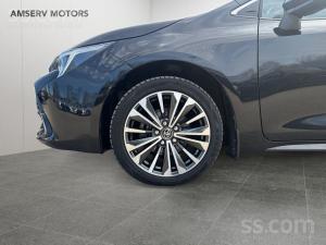 Black Toyota Corolla 2023 in Riga, with an engine capacity of 1.80 L and mileage of 61 thousand km for 22500 €, photo 16 on AUTOMOTO.COM.LV