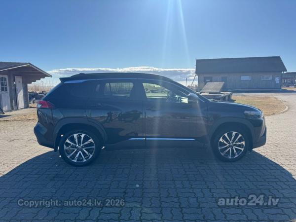 Melns Toyota Corolla 2024 Tallina, ar dzinēja tilpumu 1.80 L un nobraukumu 24 tūkst. km par 29300 €, foto 5 vietnē AUTOMOTO.COM.LV
