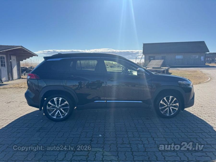 Melns Toyota Corolla 2024 Tallina, ar dzinēja tilpumu 1.80 L un nobraukumu 24 tūkst. km par 29300 €, foto 5 vietnē AUTOMOTO.COM.LV
