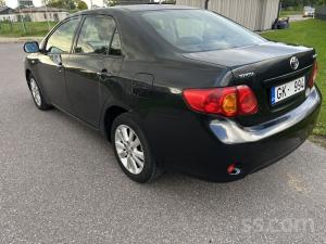Black Toyota Corolla 2007 in Riga, with an engine capacity of 1.60 L and mileage of 382 thousand km for 2290 €, photo 4 on AUTOMOTO.COM.LV
