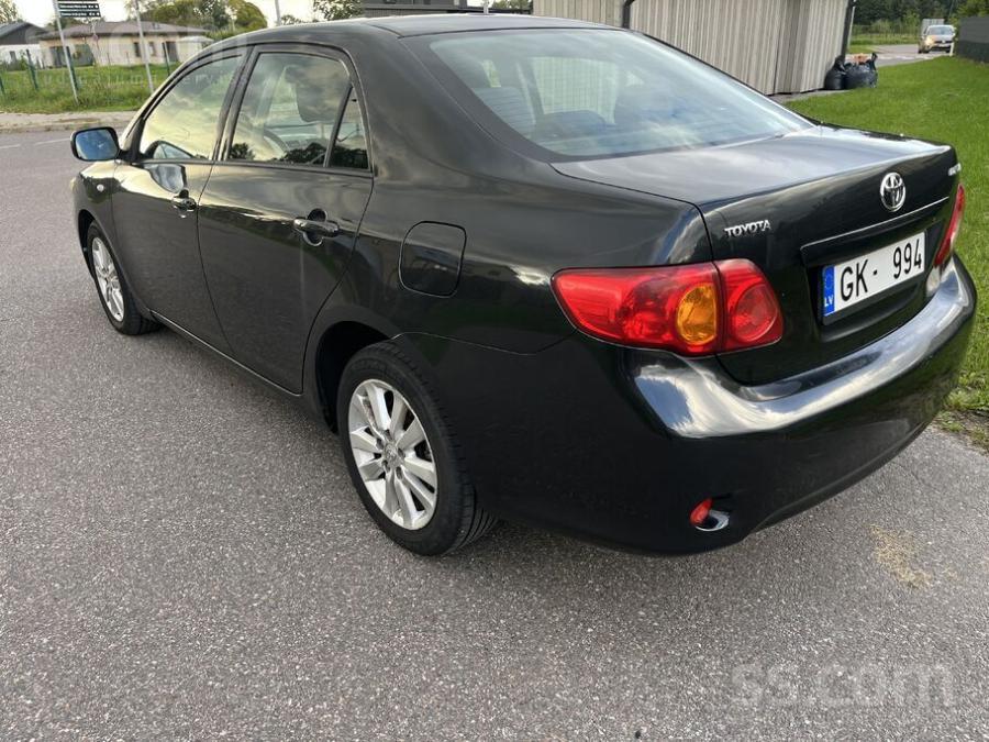 Black Toyota Corolla 2007 in Riga, with an engine capacity of 1.60 L and mileage of 382 thousand km for 2290 €, photo 4 on AUTOMOTO.COM.LV