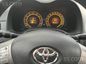Black Toyota Corolla 2007 in Riga, with an engine capacity of 1.60 L and mileage of 382 thousand km for 2290 €, photo 6 on AUTOMOTO.COM.LV