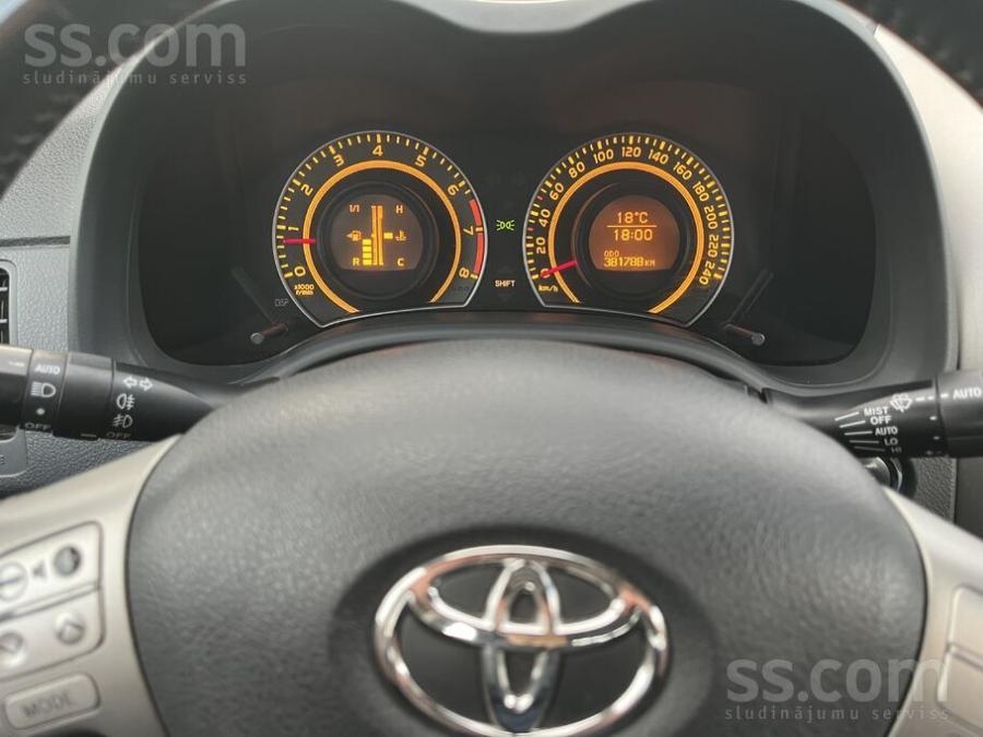 Black Toyota Corolla 2007 in Riga, with an engine capacity of 1.60 L and mileage of 382 thousand km for 2290 €, photo 6 on AUTOMOTO.COM.LV