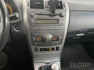 Black Toyota Corolla 2007 in Riga, with an engine capacity of 1.60 L and mileage of 382 thousand km for 2290 €, photo 7 on AUTOMOTO.COM.LV