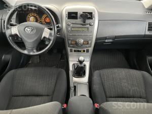 Black Toyota Corolla 2007 in Riga, with an engine capacity of 1.60 L and mileage of 382 thousand km for 2290 €, photo 8 on AUTOMOTO.COM.LV