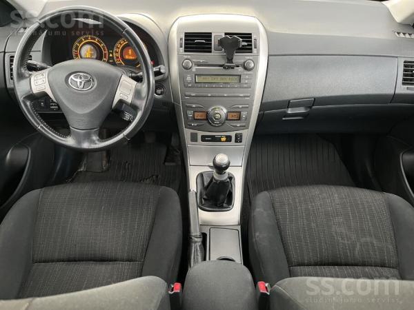 Toyota Corolla 2007 Rīga vietnē Melns Toyota Corolla 2007 Rīga, ar dzinēja tilpumu 1.60 L un nobraukumu 382 tūkst. km par 2290 €, foto 8 vietnē AUTOMOTO.COM.LV