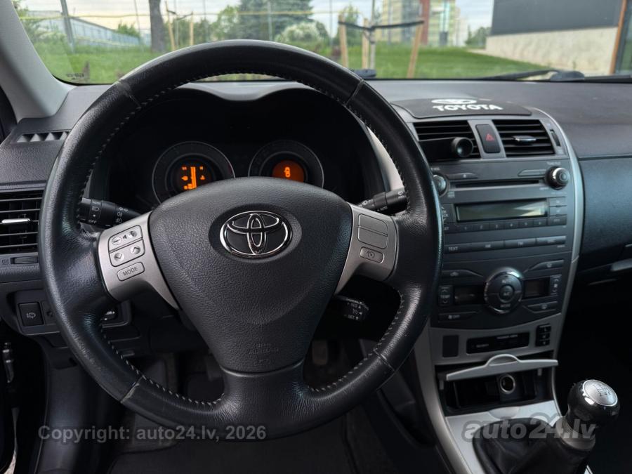 Black Toyota Corolla 2008 in Tartu, with an engine capacity of 1.60 L and mileage of 314 thousand km for 3250 €, photo 8 on AUTOMOTO.COM.LV