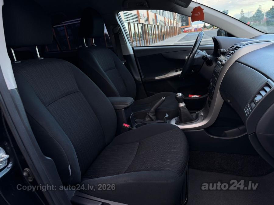 Black Toyota Corolla 2008 in Tartu, with an engine capacity of 1.60 L and mileage of 314 thousand km for 3250 €, photo 10 on AUTOMOTO.COM.LV
