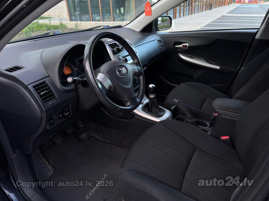 Black Toyota Corolla 2008 in Tartu, with an engine capacity of 1.60 L and mileage of 314 thousand km for 3250 €, photo 15 on AUTOMOTO.COM.LV