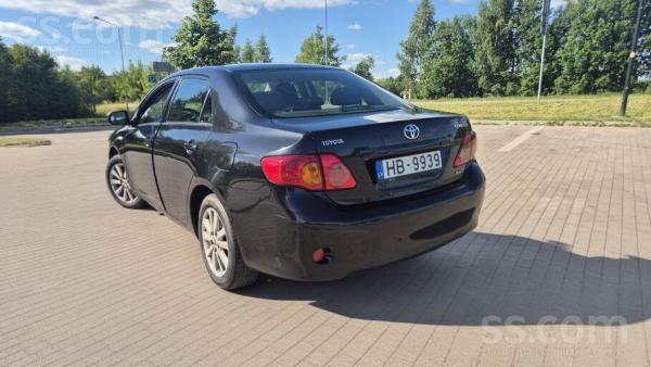 Melns Toyota Corolla 2008 Daugavpils, ar dzinēja tilpumu 2.00 L un nobraukumu 259 tūkst. km par 3500 €, foto 3 vietnē AUTOMOTO.COM.LV