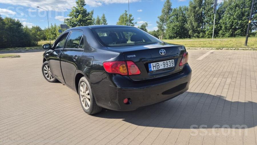 Melns Toyota Corolla 2008 Daugavpils, ar dzinēja tilpumu 2.00 L un nobraukumu 259 tūkst. km par 3500 €, foto 4 vietnē AUTOMOTO.COM.LV