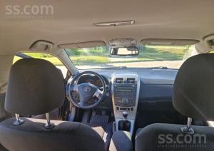 Melns Toyota Corolla 2008 Daugavpils, ar dzinēja tilpumu 2.00 L un nobraukumu 259 tūkst. km par 3500 €, foto 7 vietnē AUTOMOTO.COM.LV