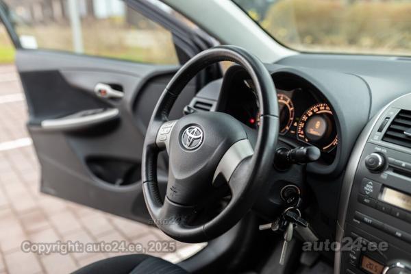 Melns Toyota Corolla 2009 Tallina, ar dzinēja tilpumu 1.60 L un nobraukumu 66 tūkst. km par 4999 €, foto 11 vietnē AUTOMOTO.COM.LV