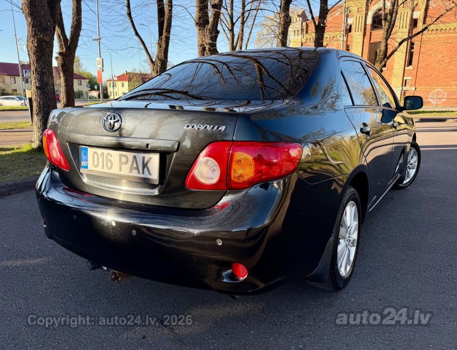 Black Toyota Corolla 2009 in Tallinn, with an engine capacity of 1.60 L and mileage of 260 thousand km for 3299 €, photo 4 on AUTOMOTO.COM.LV