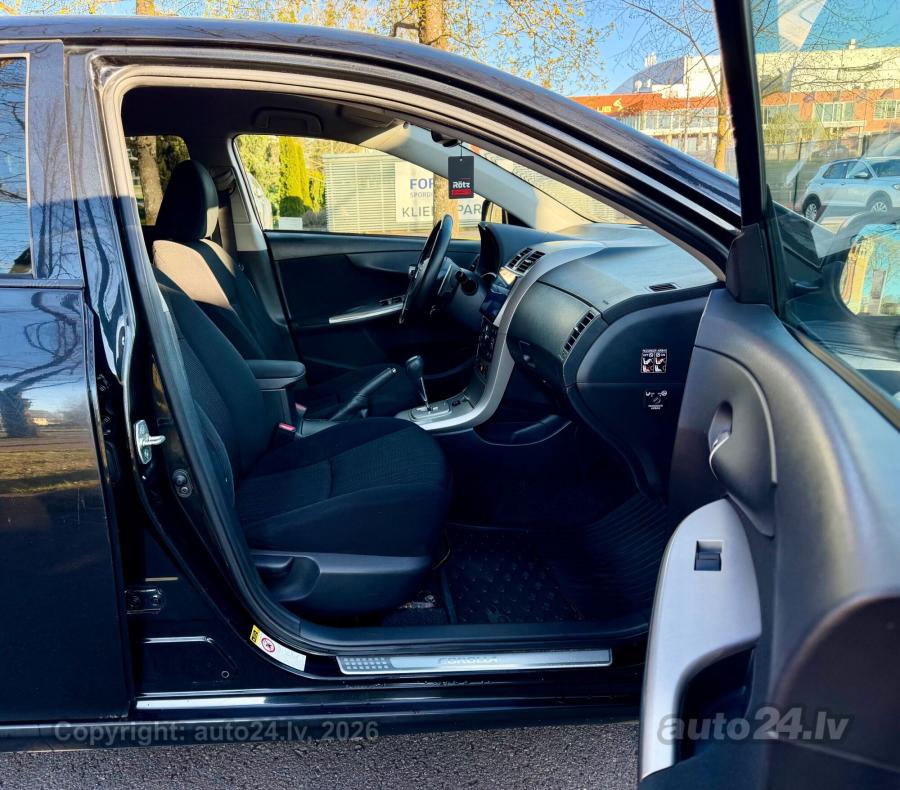 Black Toyota Corolla 2009 in Tallinn, with an engine capacity of 1.60 L and mileage of 260 thousand km for 3299 €, photo 8 on AUTOMOTO.COM.LV