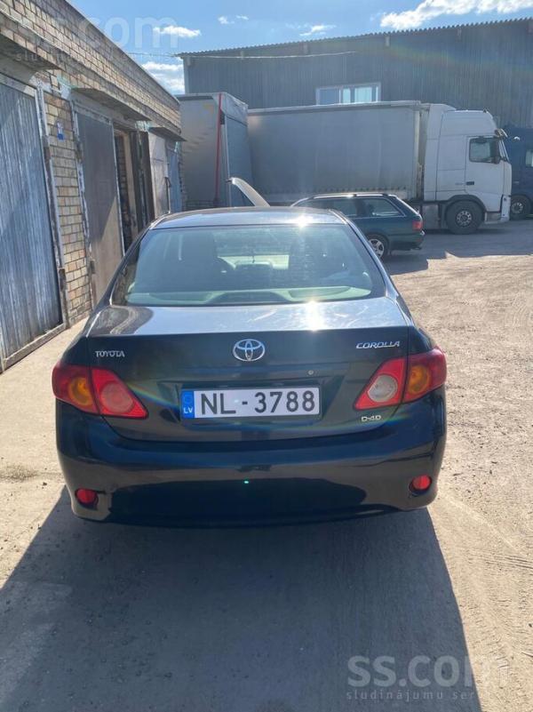 Melns Toyota Corolla 2009 Rīga, ar dzinēja tilpumu 1.40 L un nobraukumu 174 tūkst. km par 1750 €, foto 5 vietnē AUTOMOTO.COM.LV