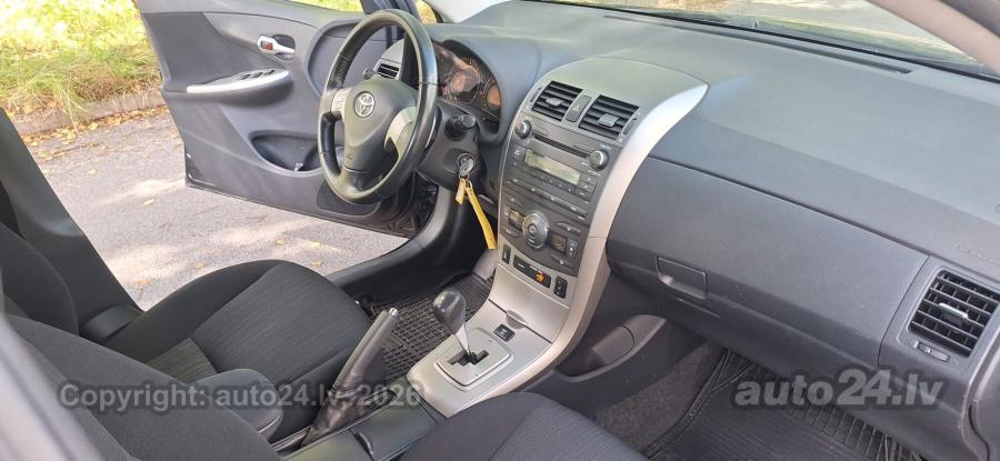 Black Toyota Corolla 2009 in Parnu, with an engine capacity of 1.40 L and mileage of 246 thousand km for 3490 €, photo 12 on AUTOMOTO.COM.LV