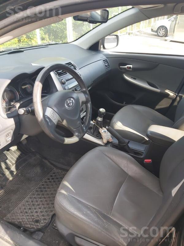 Toyota Corolla 2009 Daugavpils vietnē Melns Toyota Corolla 2009 Daugavpils, ar dzinēja tilpumu 1.40 L un nobraukumu 126 tūkst. km par 3750 €, foto 6 vietnē AUTOMOTO.COM.LV