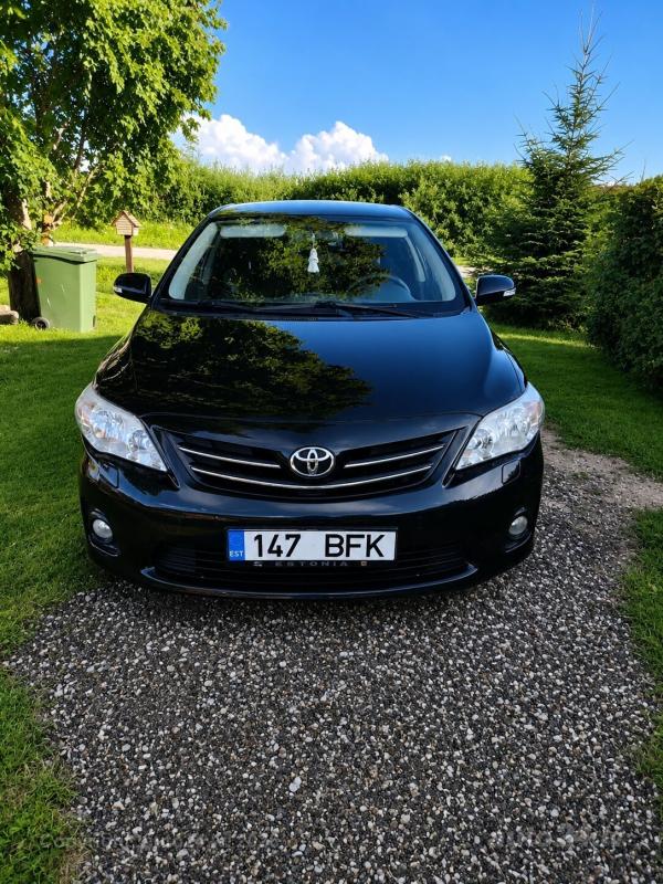 Black Toyota Corolla 2011 in Rapla, with an engine capacity of 1.60 L and mileage of 254 thousand km for 5900 €, photo 1 on AUTOMOTO.COM.LV