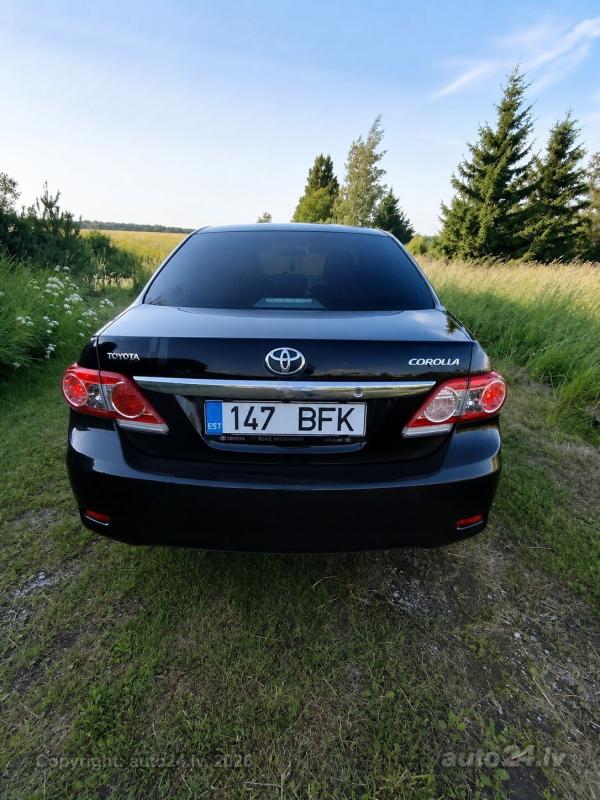 Black Toyota Corolla 2011 in Rapla, with an engine capacity of 1.60 L and mileage of 254 thousand km for 5900 €, photo 3 on AUTOMOTO.COM.LV