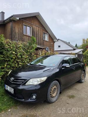 Black Toyota Corolla 2011 in Jelgava, with an engine capacity of 1.60 L and mileage of 225 thousand km for 3000 €, photo 1 on AUTOMOTO.COM.LV