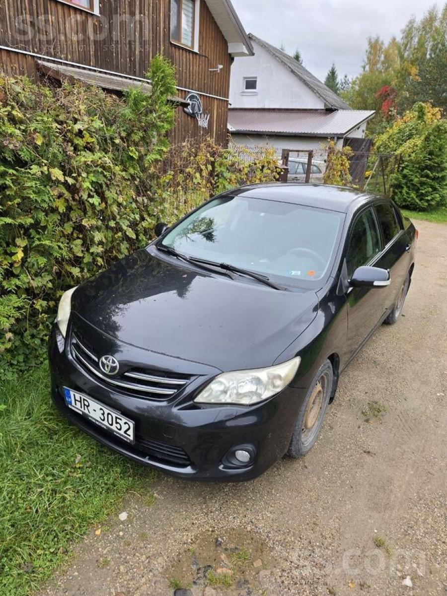 Black Toyota Corolla 2011 in Jelgava, with an engine capacity of 1.60 L and mileage of 225 thousand km for 3000 €, photo 4 on AUTOMOTO.COM.LV
