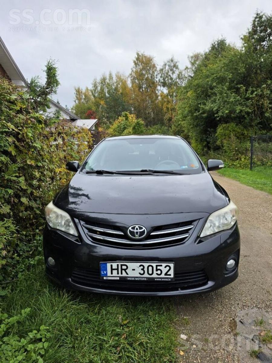 Black Toyota Corolla 2011 in Jelgava, with an engine capacity of 1.60 L and mileage of 225 thousand km for 3000 €, photo 5 on AUTOMOTO.COM.LV