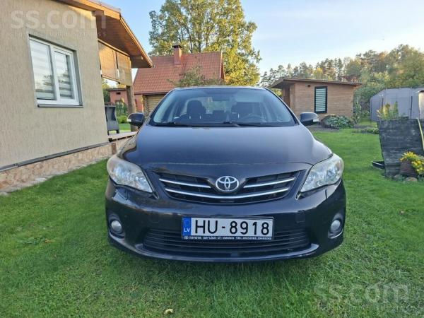 Toyota Corolla 2011 in Valmiera on AUTOMOTO.COM.LV Black Toyota Corolla 2011 in Valmiera, with an engine capacity of 1.60 L and mileage of 276 thousand km for 3000 €, photo 5 on AUTOMOTO.COM.LV