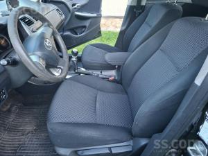Black Toyota Corolla 2011 in Valmiera, with an engine capacity of 1.60 L and mileage of 276 thousand km for 3000 €, photo 8 on AUTOMOTO.COM.LV