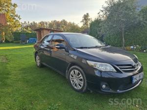 Black Toyota Corolla 2011 in Valmiera, with an engine capacity of 1.60 L and mileage of 276 thousand km for 3000 €, photo  on AUTOMOTO.COM.LV
