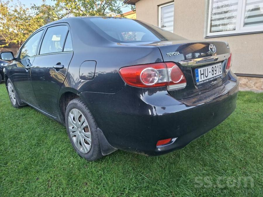 Melns Toyota Corolla 2011 Valmiera, ar dzinēja tilpumu 1.60 L un nobraukumu 276 tūkst. km par 3000 €, foto 3 vietnē AUTOMOTO.COM.LV