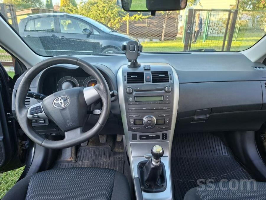 Melns Toyota Corolla 2011 Valmiera, ar dzinēja tilpumu 1.60 L un nobraukumu 276 tūkst. km par 3000 €, foto 6 vietnē AUTOMOTO.COM.LV