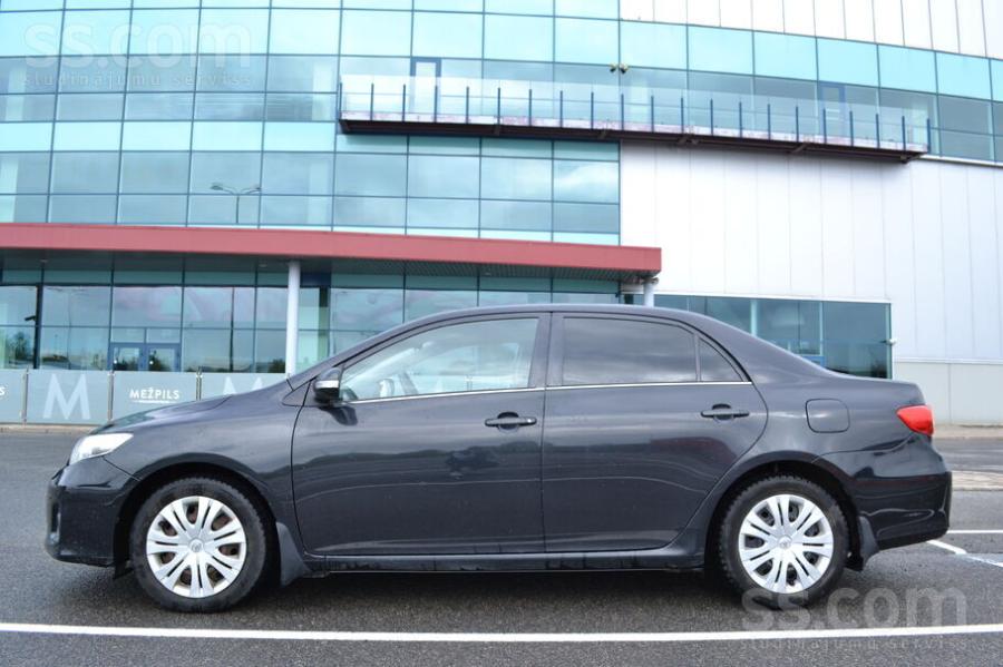 Melns Toyota Corolla 2012 Rīga, ar dzinēja tilpumu 1.60 L un nobraukumu 209 tūkst. km par 4500 €, foto 1 vietnē AUTOMOTO.COM.LV